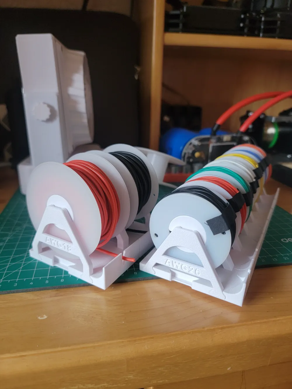 Wire rack and (small) spool holder by 弟弟都打吐了 MakerWorld: Download Free ...