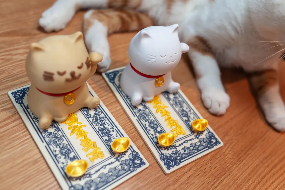Lucky Cat Phone Stand-Catch the Fortune - Free 3D Print Model - MakerWorld