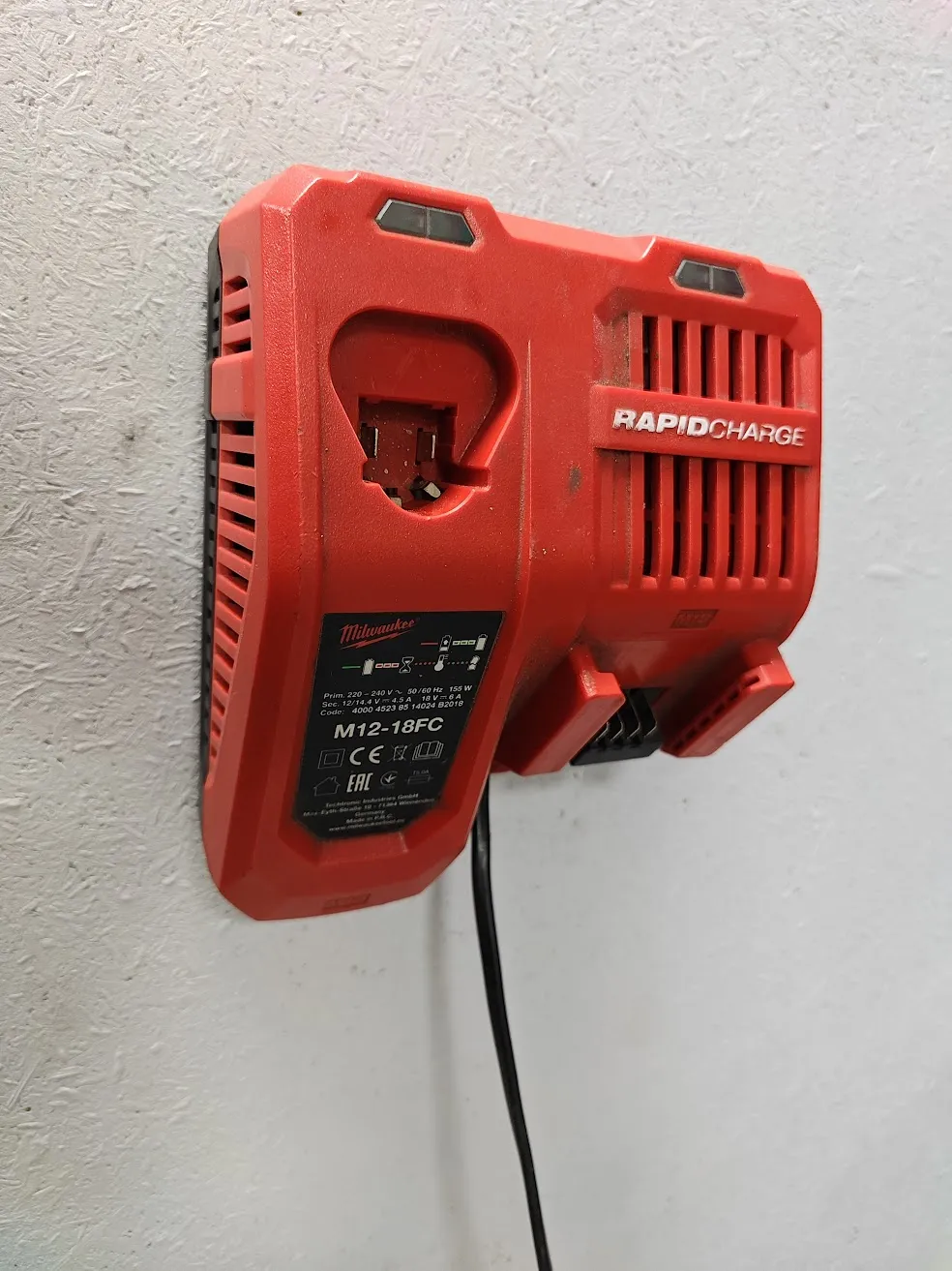 Milwaukee M12-18FC, M12-18C charger wall mount - Free 3D Print Model ...