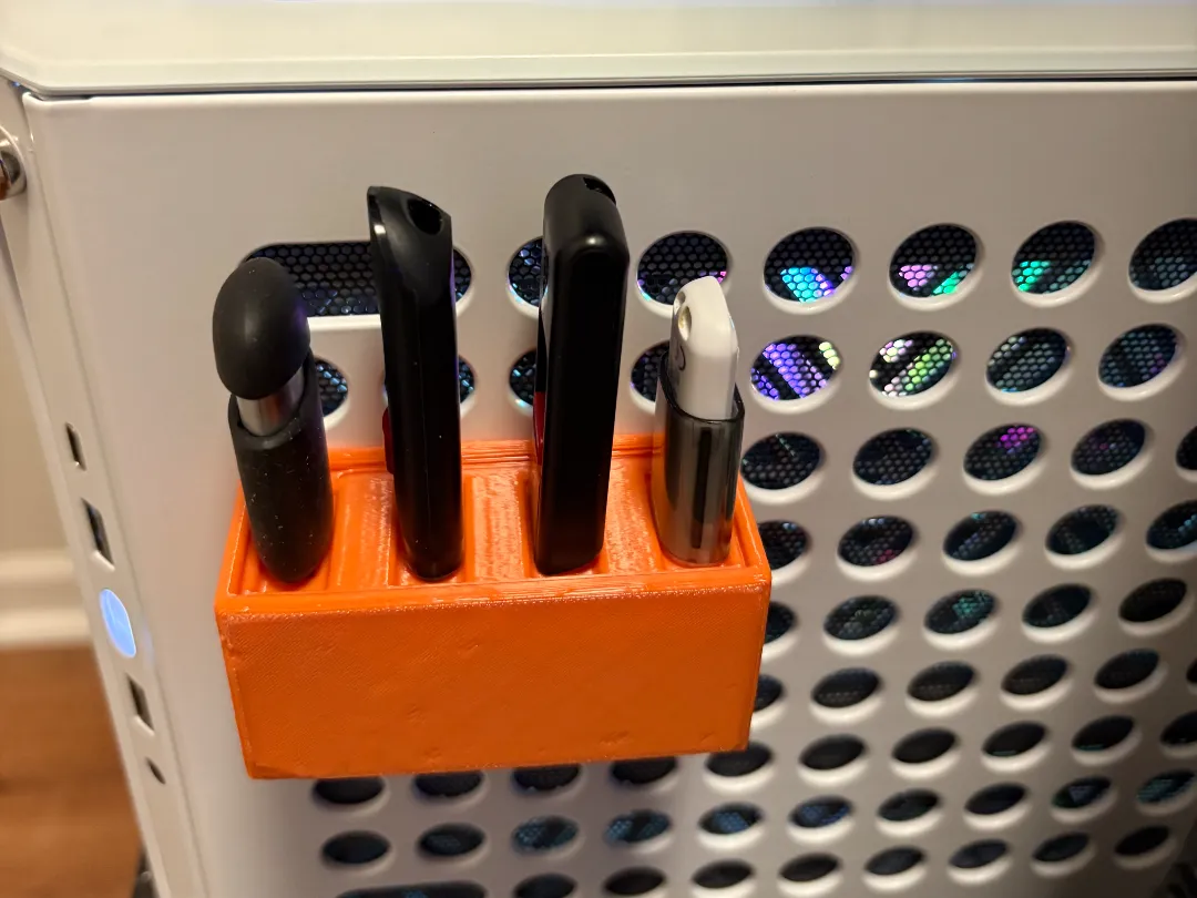USB Stick Holder - Cooler Master Qube - Free 3D Print Model - MakerWorld