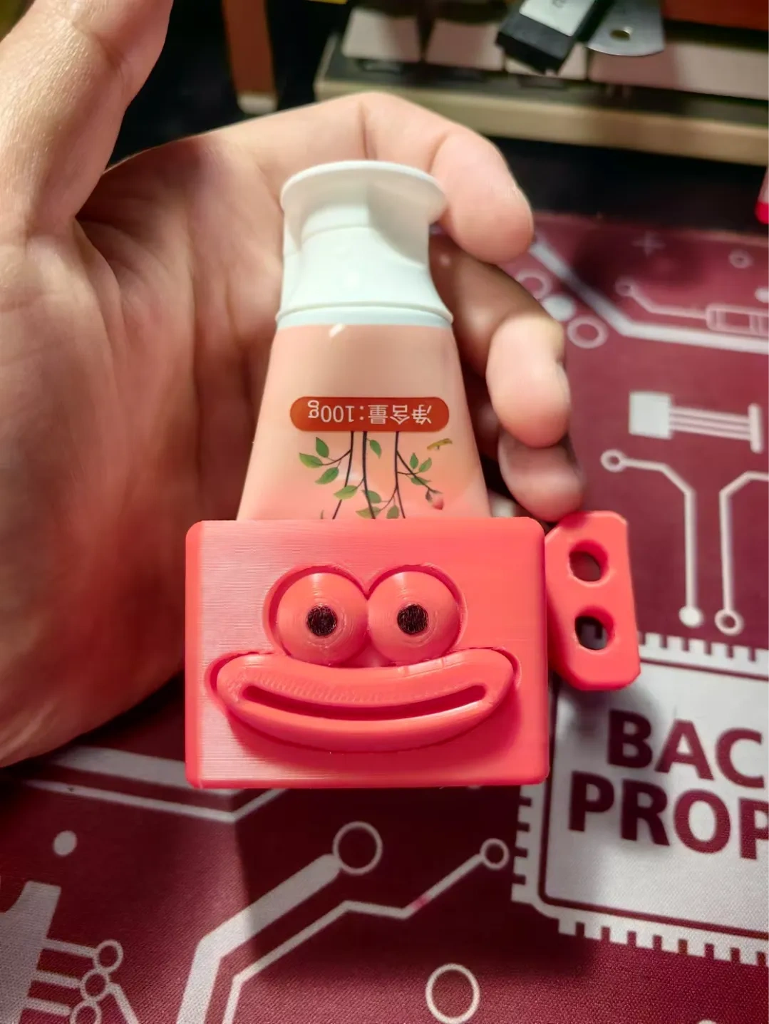 Smiling Face Toothpaste Dispenser (No glue needed, only 36g of filament ...