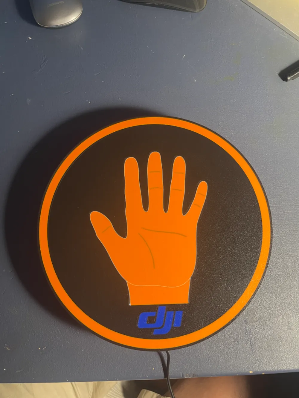 DJI Neo Hand landing pad (illuminated) by 3Damigos - MakerWorld