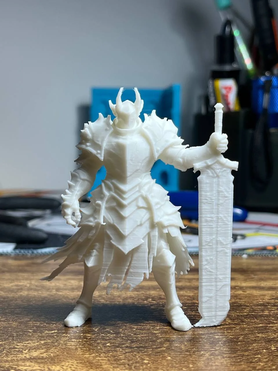 Schwarze Ritterstatue – Kostenloses 3D-Druckmodell – MakerWorld