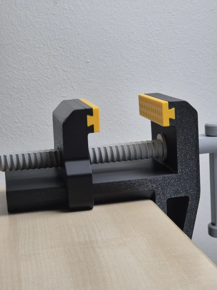 100% 3D-Printed Bench Vise by STLsupplier MakerWorld: Download Free 3D ...