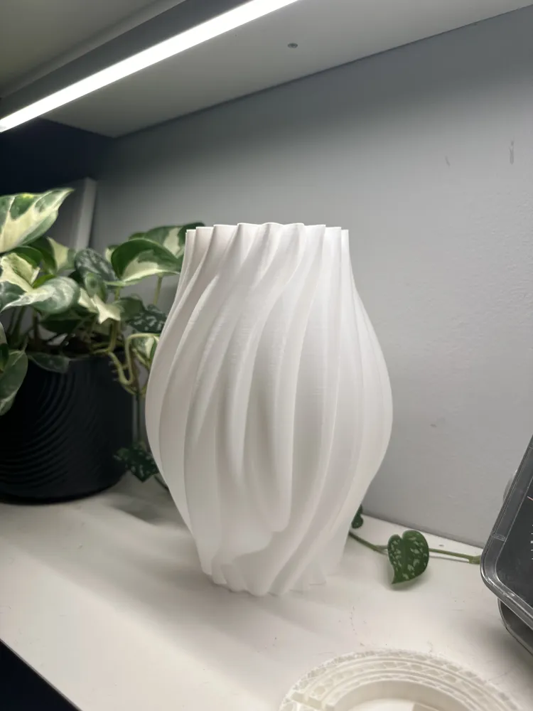 Modern Organic Vase. Quick Print Vase - Free 3D Print Model - MakerWorld