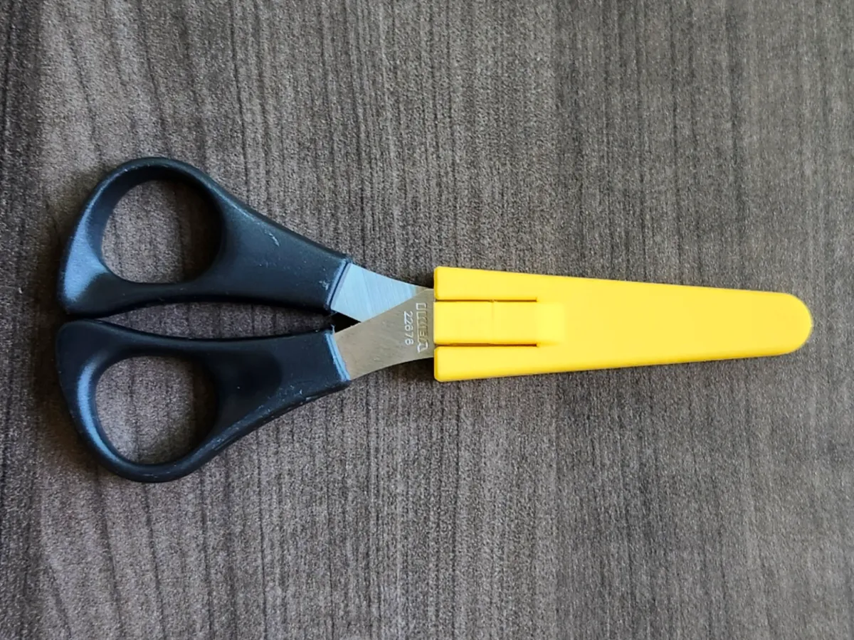 Scissor Holder - Free 3D Print Model - MakerWorld