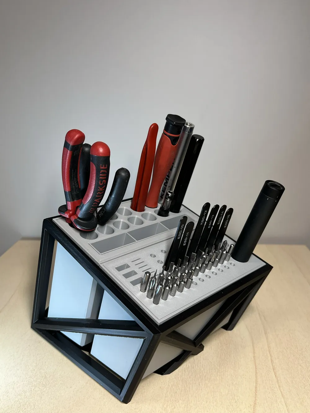 Desk tool organiser - Free 3D Print Model - MakerWorld