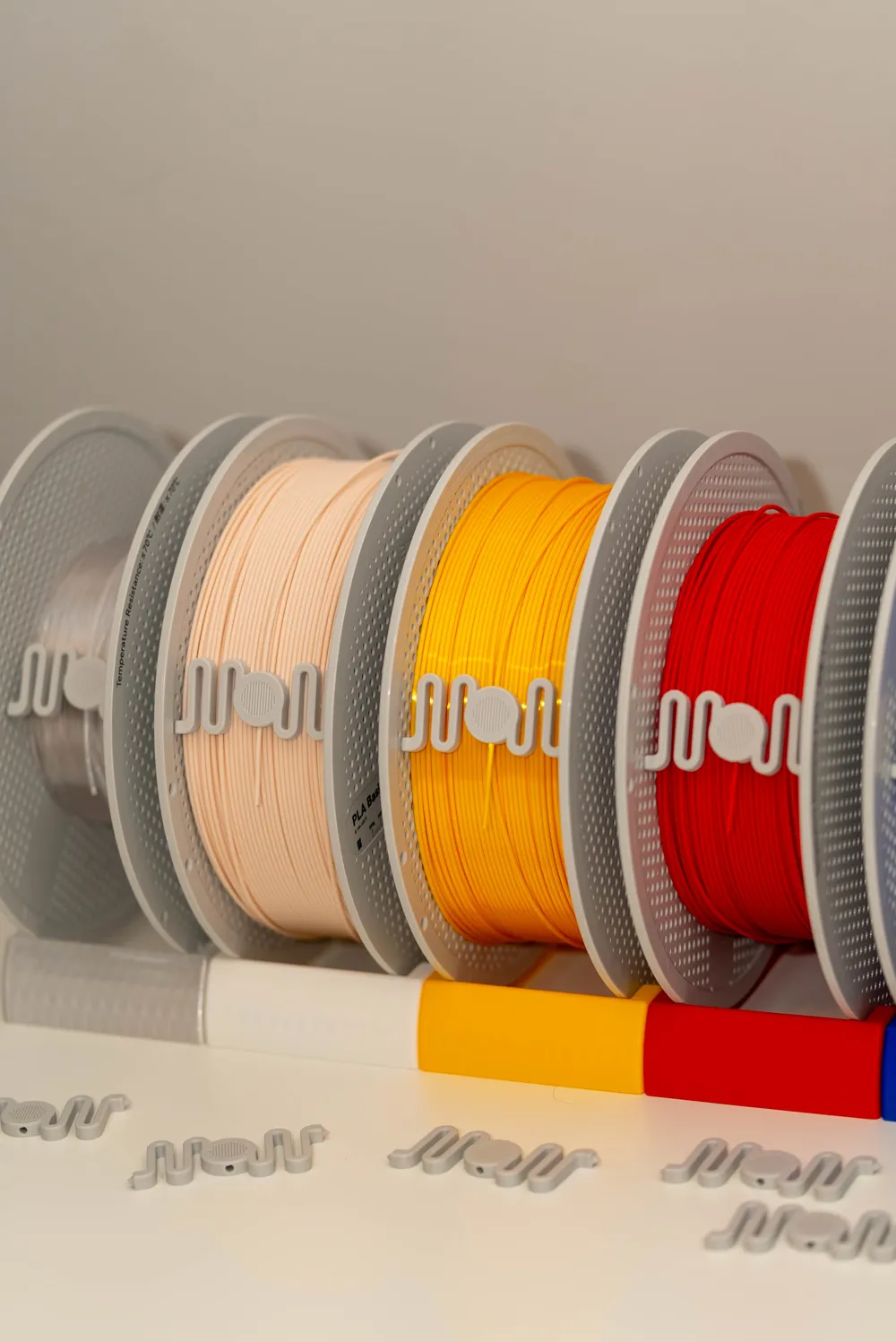 Springy Filament Clip - Bambu Lab Spools by DT MakerWorld: Download ...