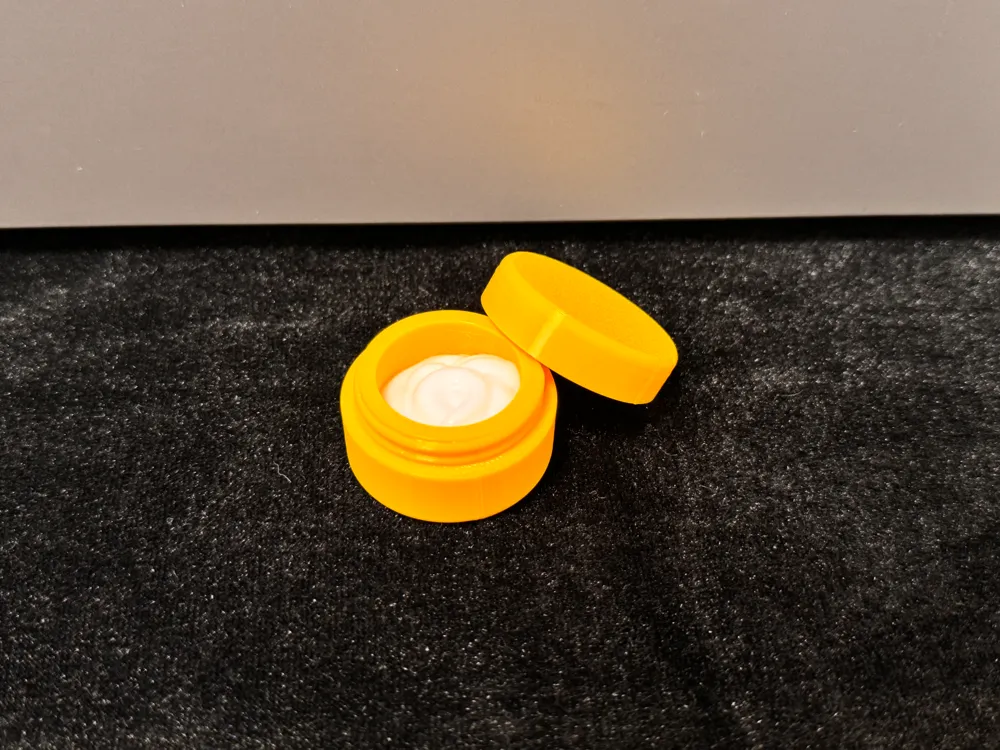 Sturdy Small rounded bottom Travel Container by oneleg - MakerWorld