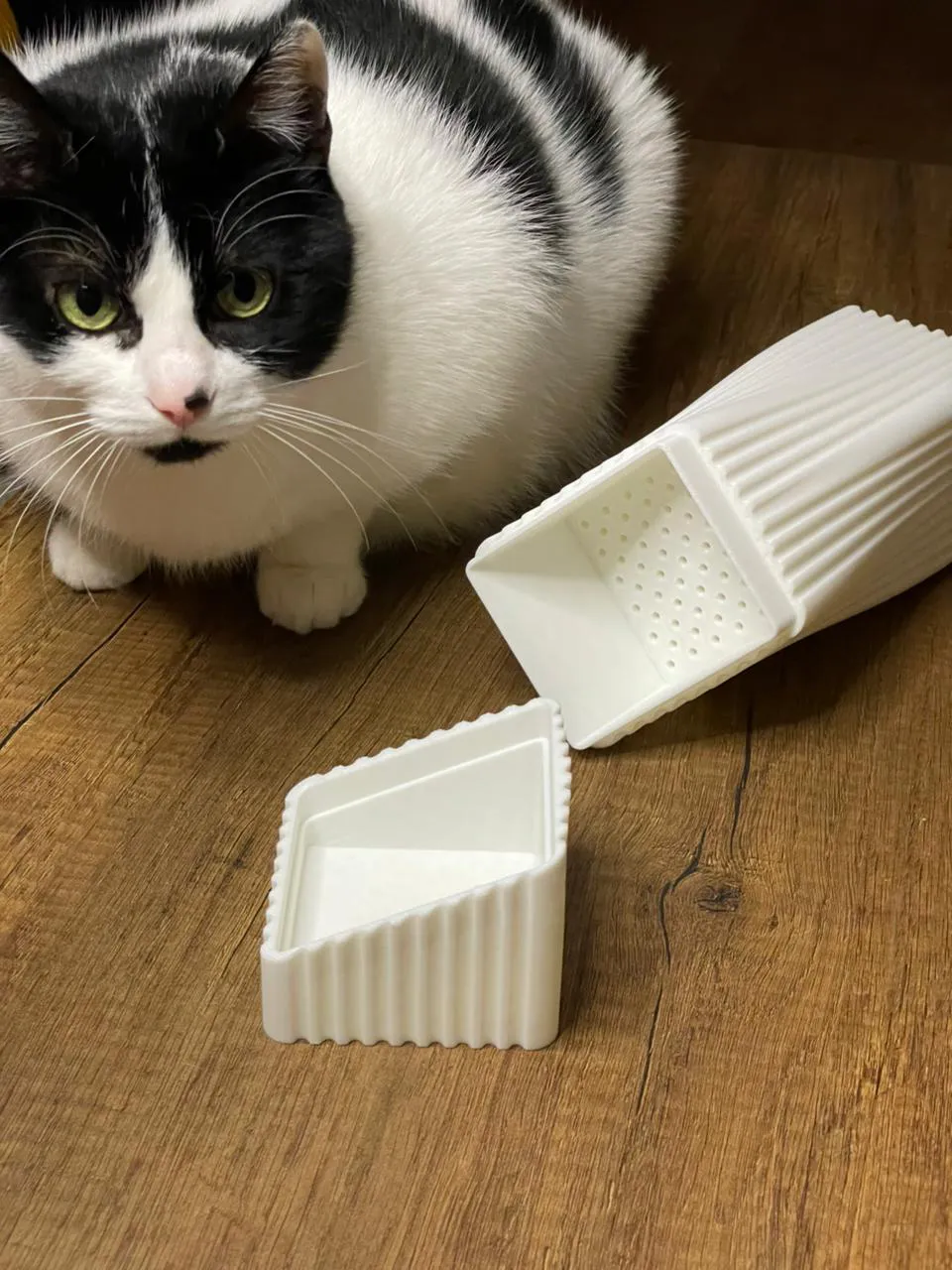 Diagonal Vase with Vertical Striated Design by Ermal Koci - MakerWorld