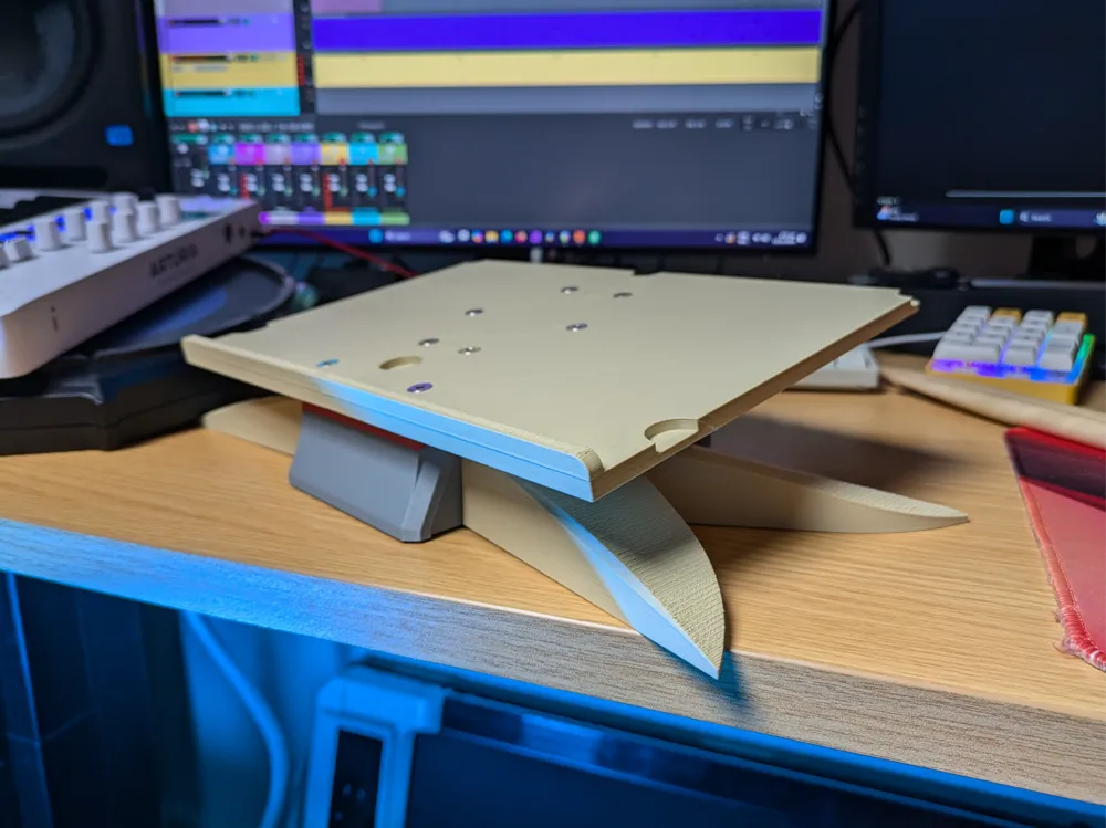 Arturia Minilab 3 Desk Stand by Once in a Six Side - MakerWorld