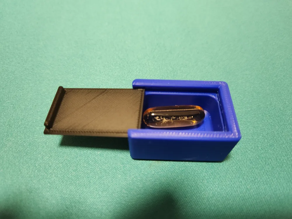 Single day pill box with sliding lid by Mattyds - MakerWorld