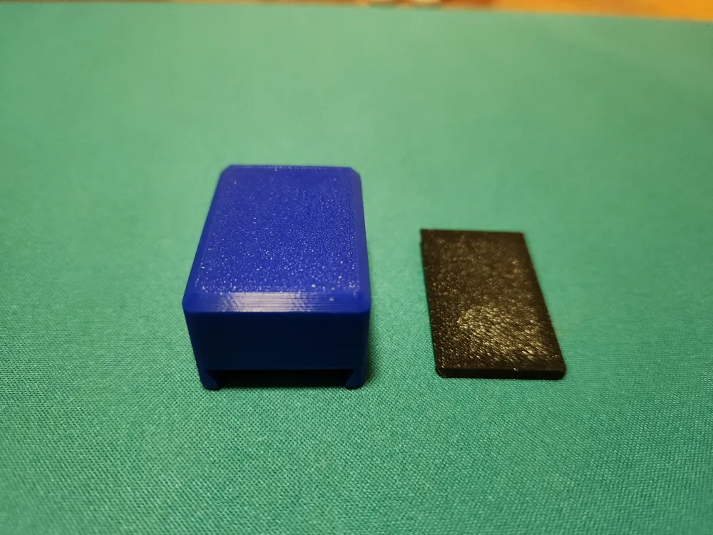Single day pill box with sliding lid by Mattyds - MakerWorld