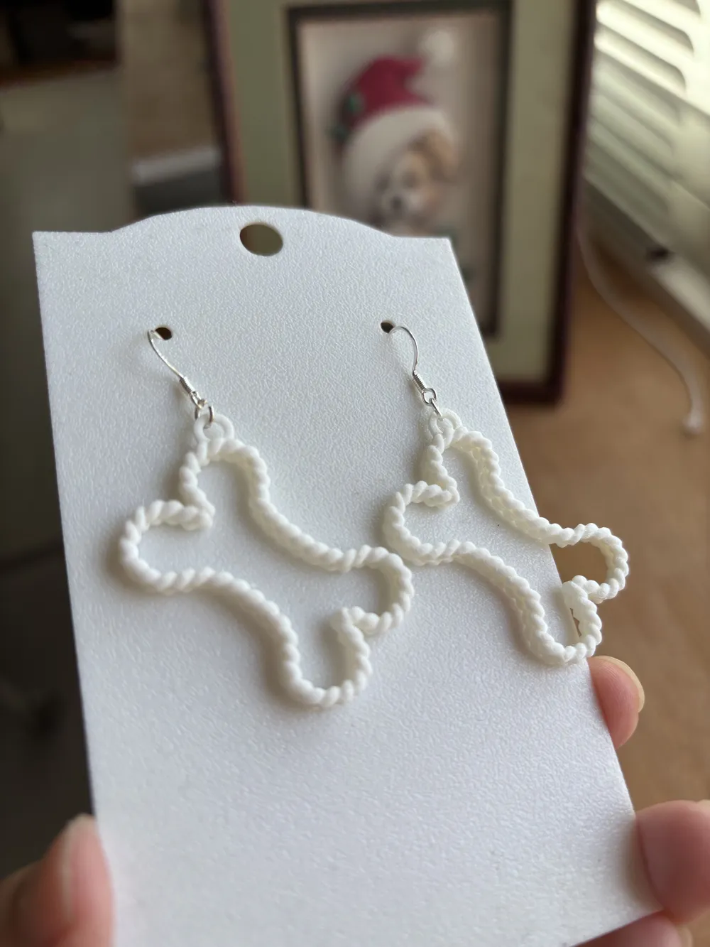 Knitted dog bone earrings by 愛冬眠的藍藍 MakerWorld: Download Free 3D Models