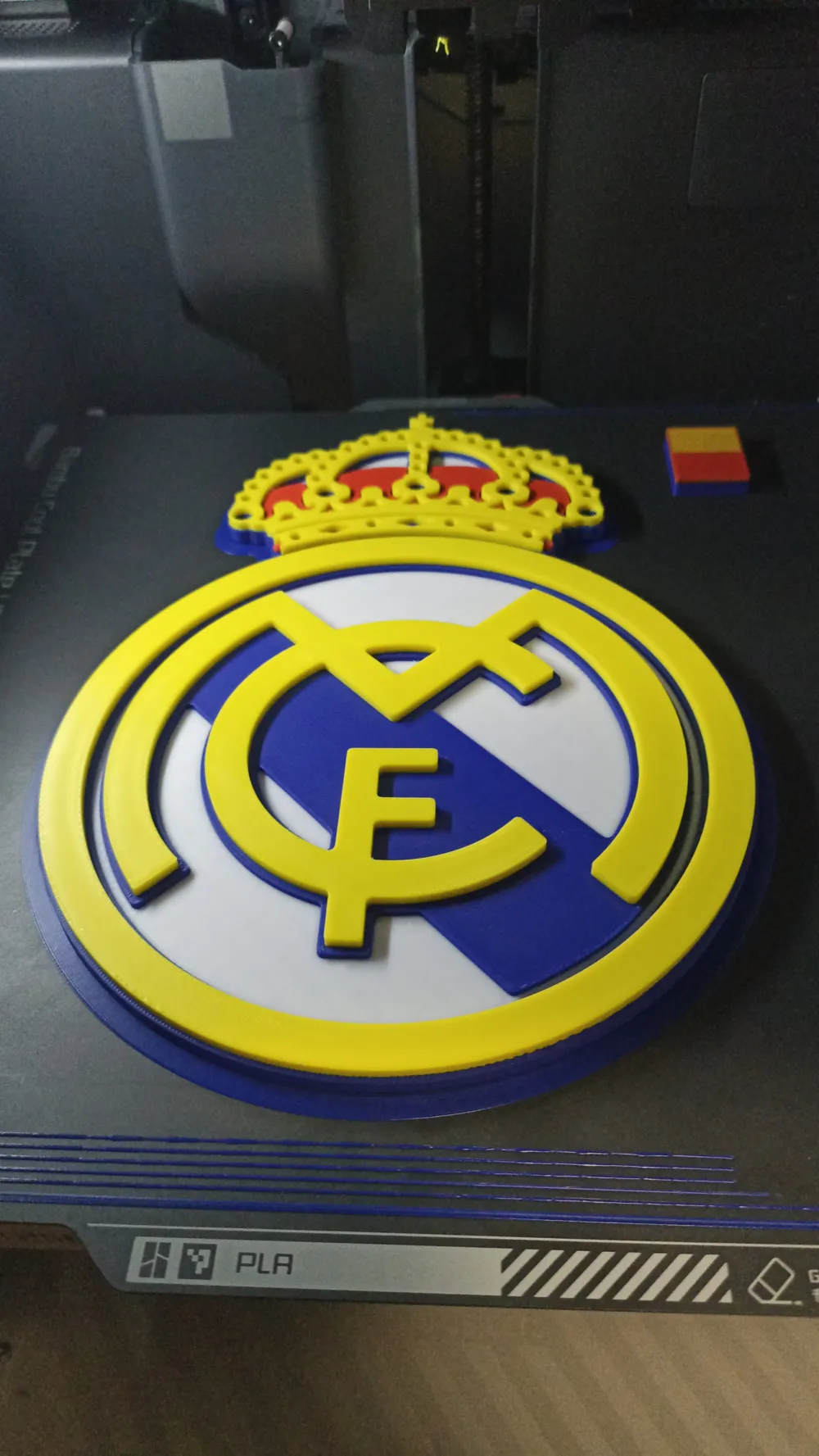 Escudo del Real Madrid FC con base - Modelo de impresión 3D gratuito ...