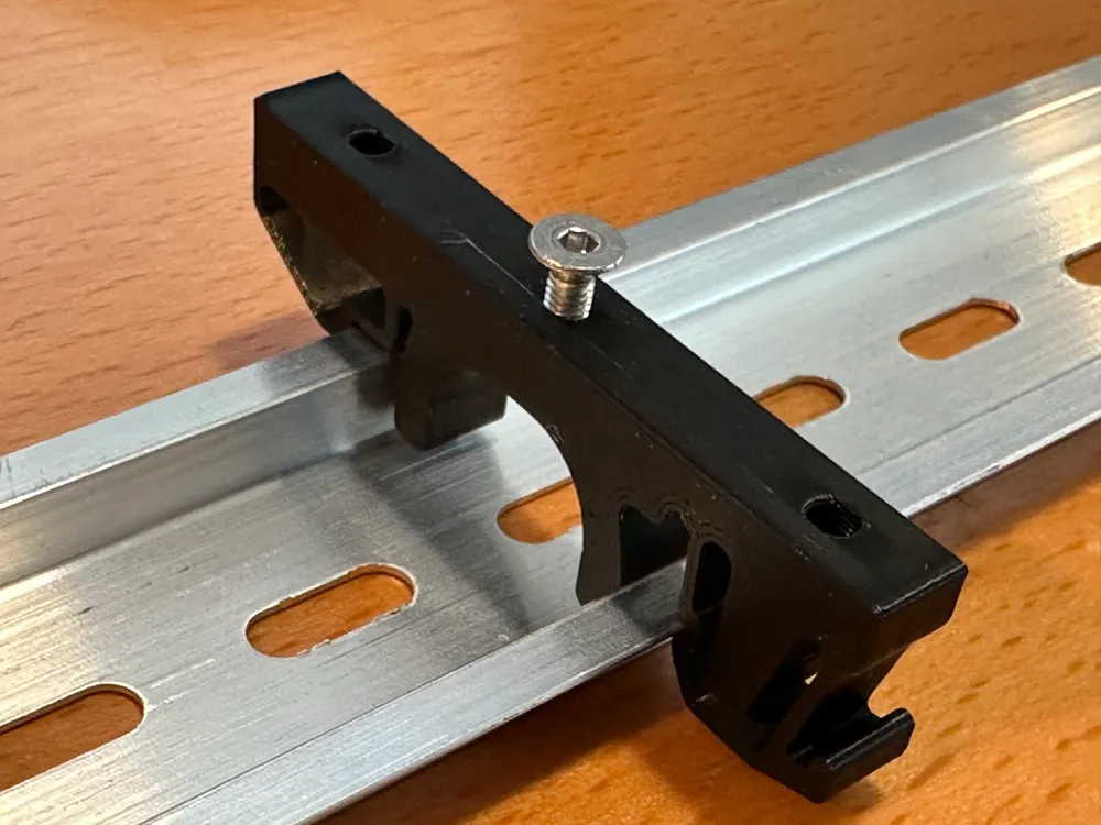 DIN rail bracket / Support per a carril DIN by Francesc - MakerWorld