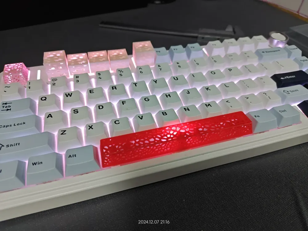 Openwork keycap spacebar, requires 5g filament (spacebar length) by Huhhhh_ MakerWorld: Download ...