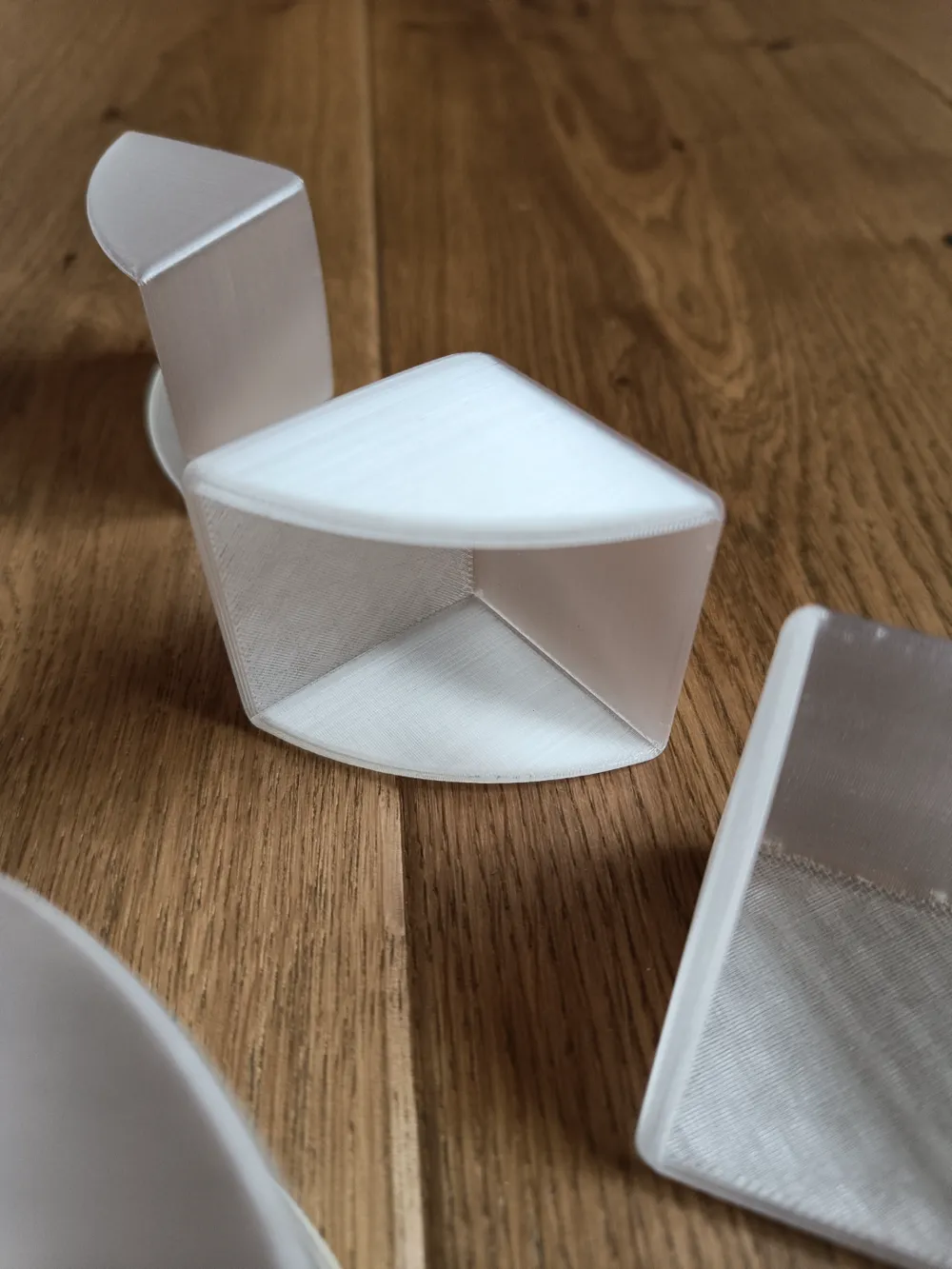 Elegant corners for every table by tomsev_ - MakerWorld