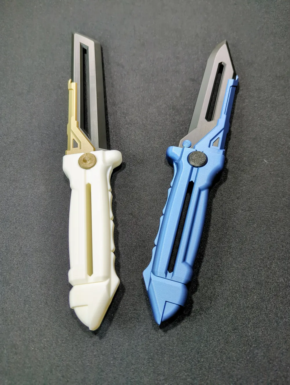 Sci Fi Combat Knife (two blades, stands, sheaths) - Free 3D Print Model ...