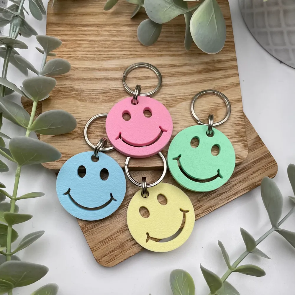 Smiley Keyring (Cutouts) by Taglab MakerWorld: Download Free 3D Models