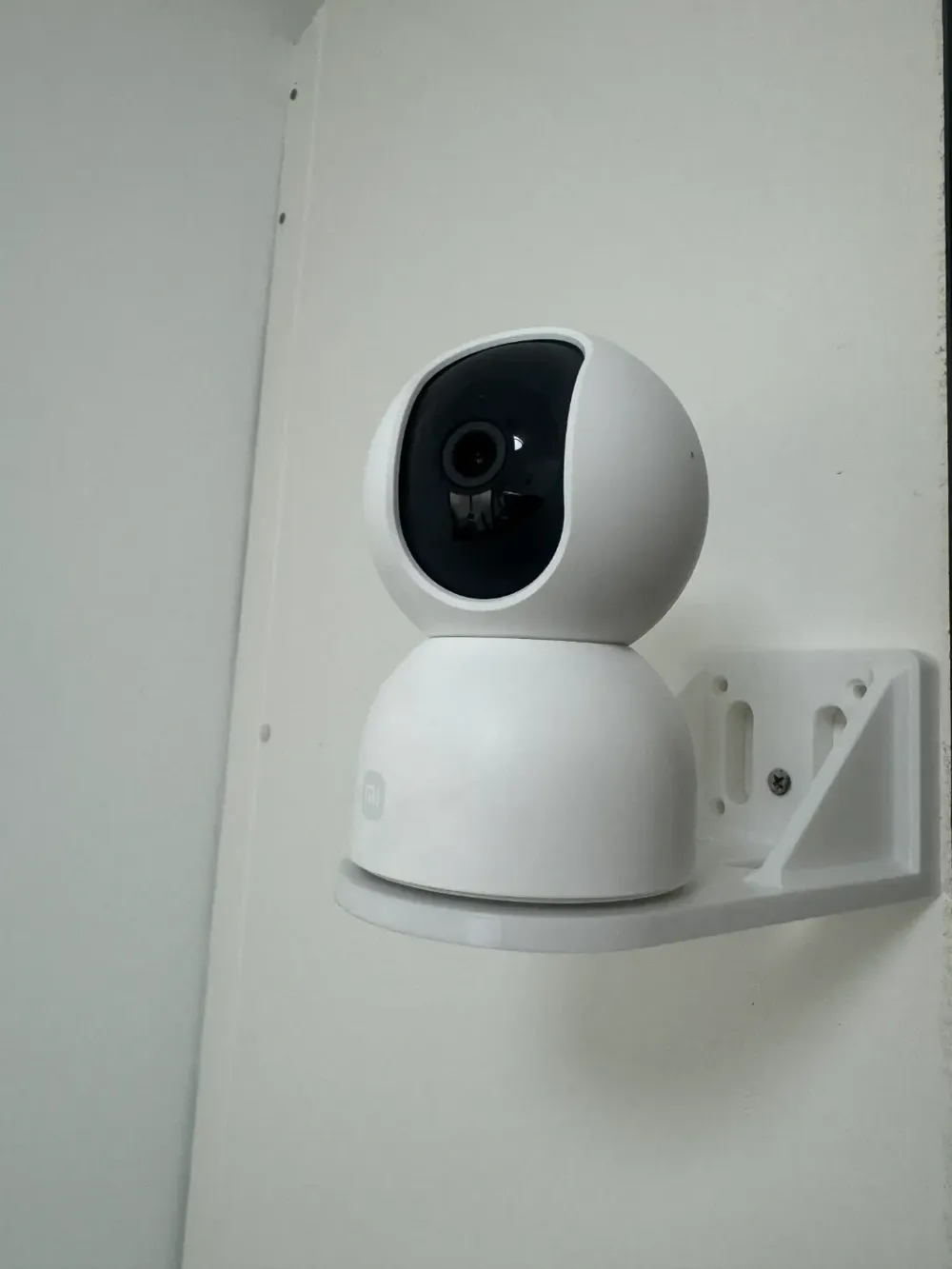 Side Wall Security Camera Mount - Dual Mounting Surface for Two Cameras ...