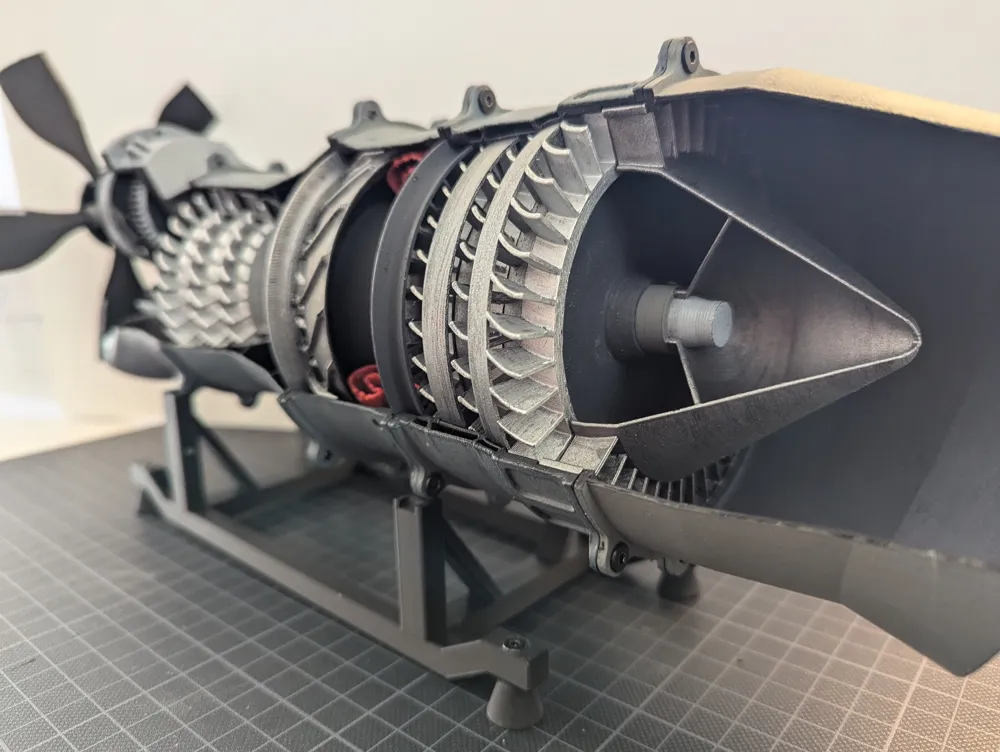 Dreiwellen-Turboprop-Triebwerk - Modellständer von Albert_Borland ...