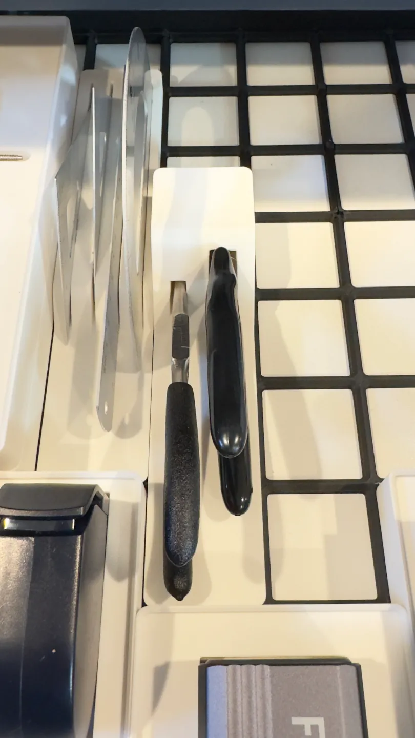 Pliers and snips holder gridfinity by spaceman 3D MakerWorld: Download ...