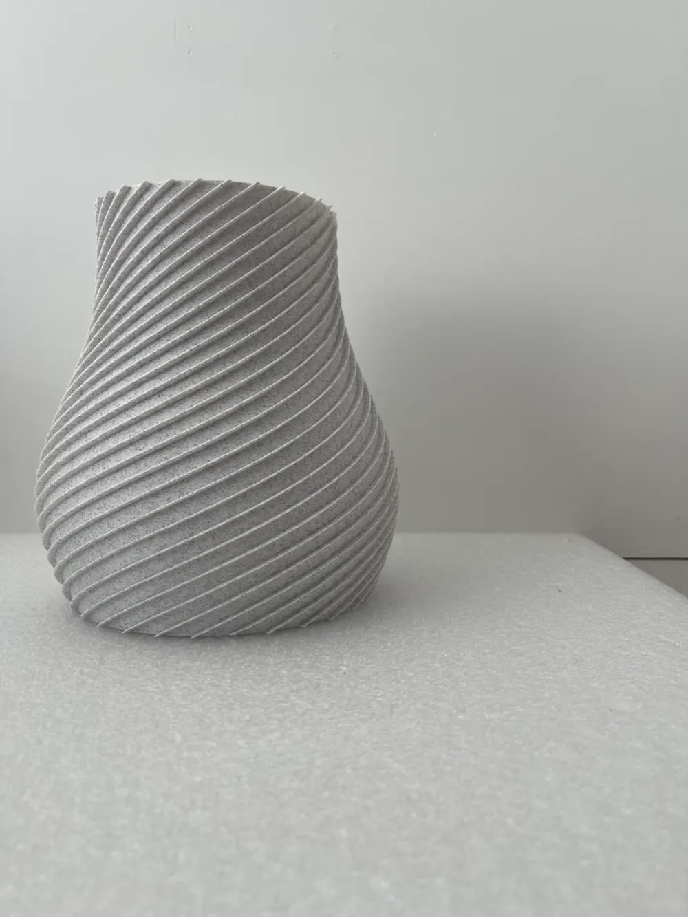 Spiral Pear Vase by HOUSE AND GARDEN LIVING - MakerWorld