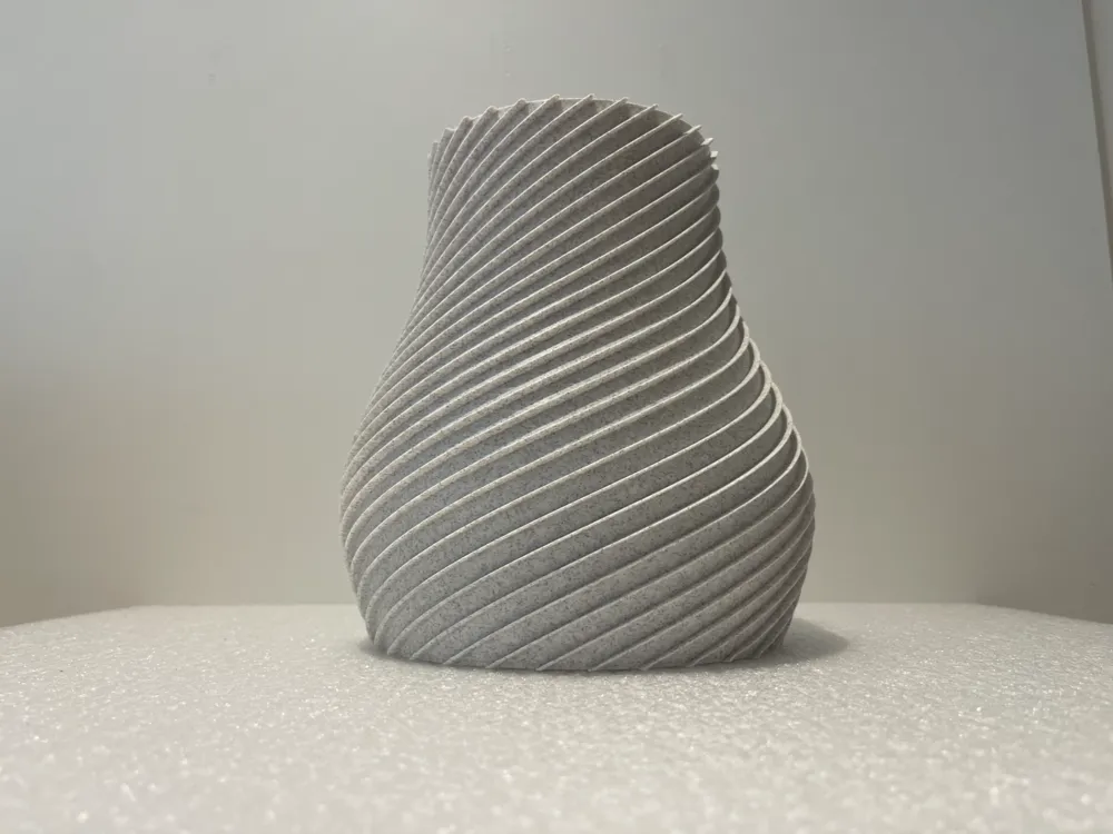 Spiral Pear Vase by HOUSE AND GARDEN LIVING - MakerWorld