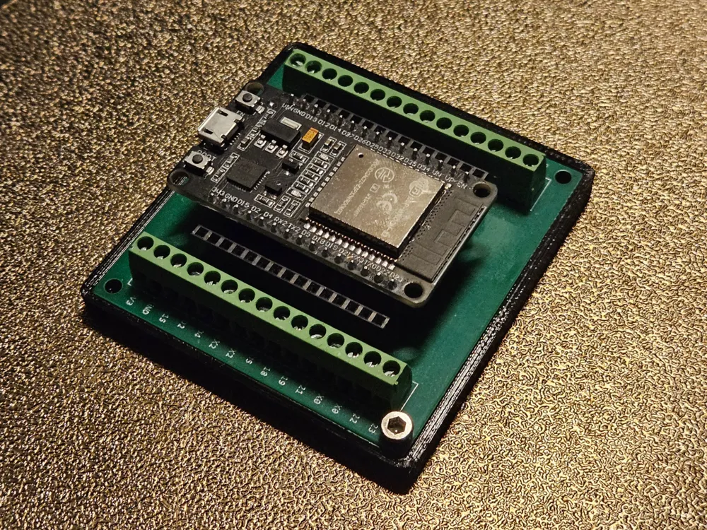 ESP32 Breakout Board Cover 30 pin by qwix - MakerWorld