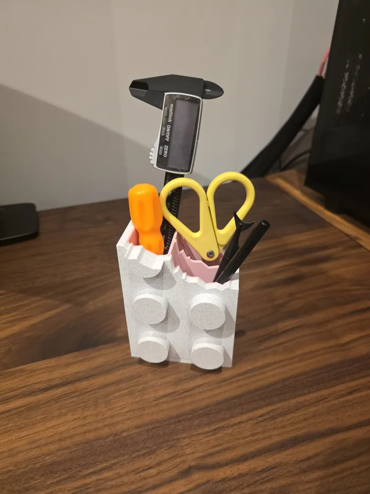 Broken Brick - Pen / Desk bin holder - multiparts by Tsukuma MakerWorld ...