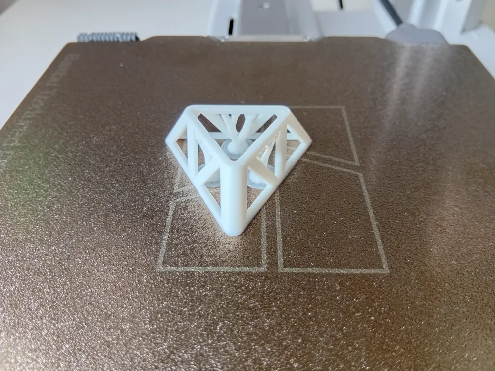 Simple Cube Stand by Kiwifruit - MakerWorld