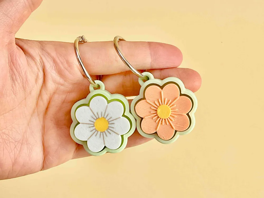 Flower 4 — Fidget Clicker Keychain by mariesbutton MakerWorld: Download Free 3D Models