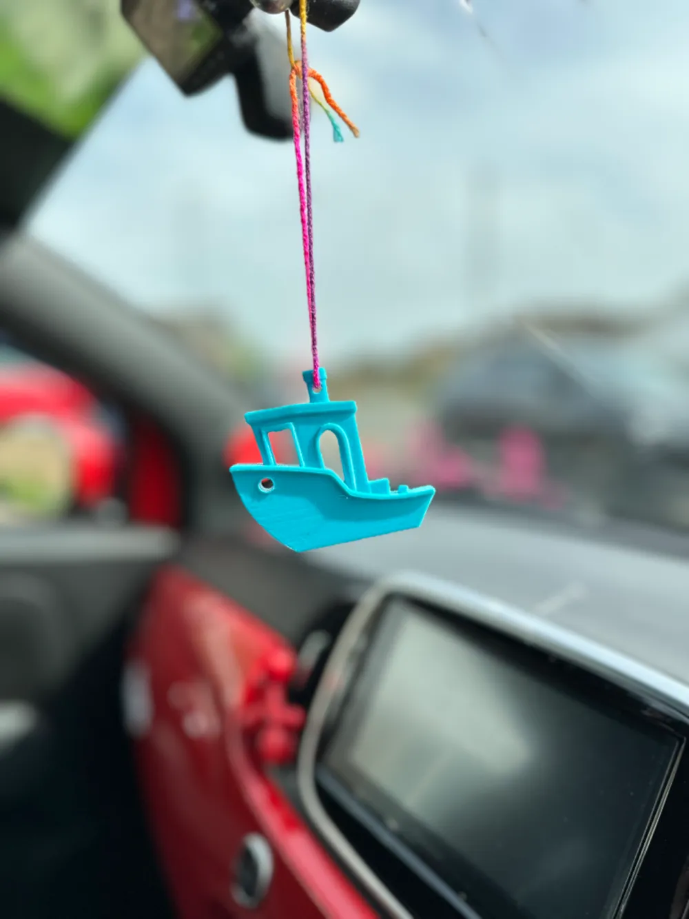 Benchy rear mirror hanger by Kobi 3D - MakerWorld