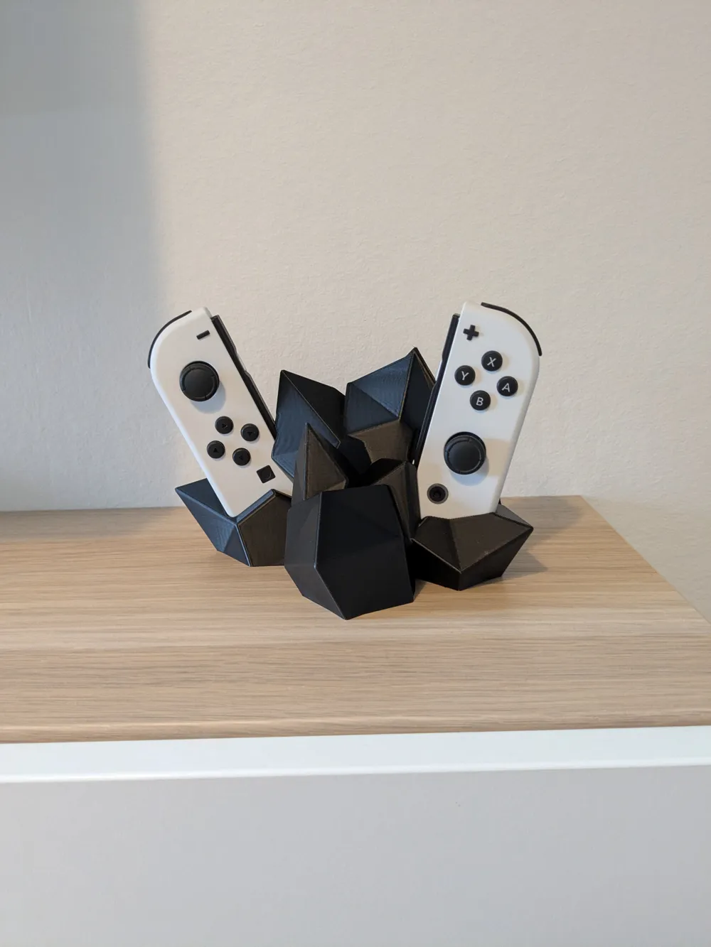 Nintendo Switch JoyCon Controller Stand w Screen by Draahl MakerWorld ...