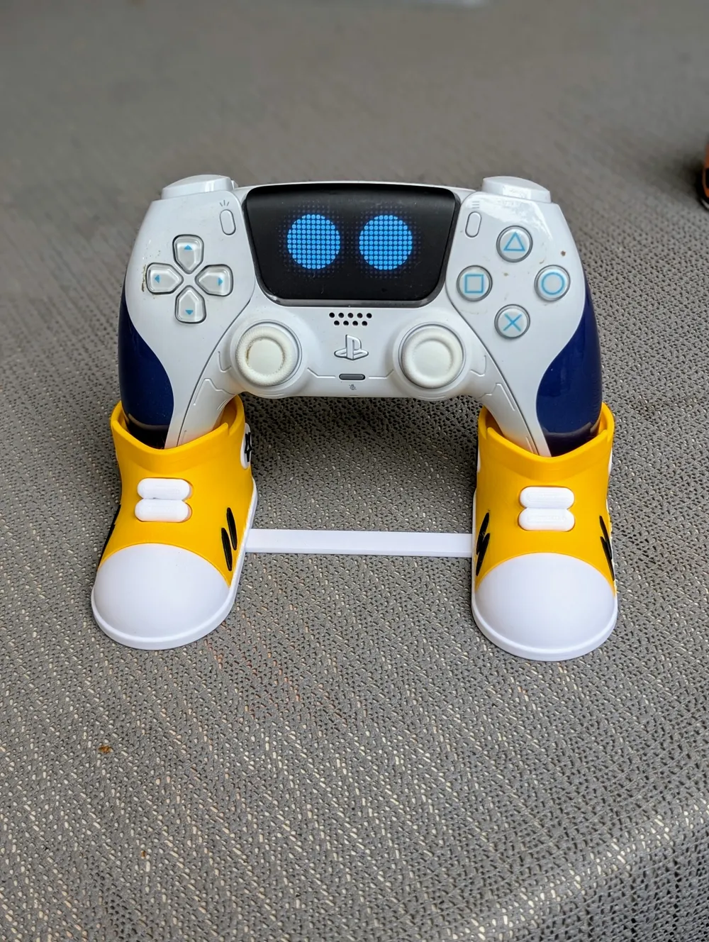 PS5 Controller Stand – Sneaker Edition - Free 3D Print Model - MakerWorld