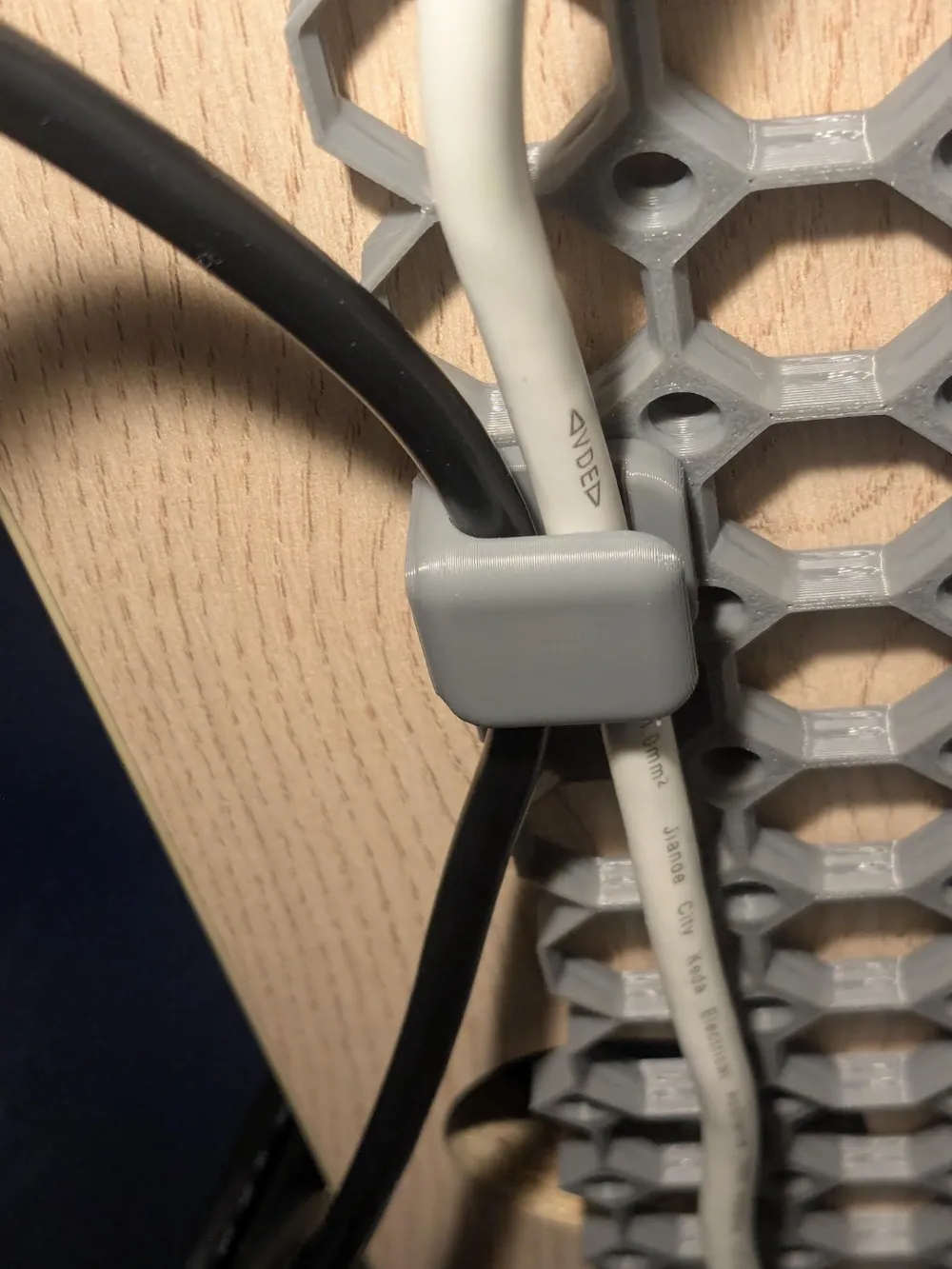 Simple Multiboard Cable Holder by Metii MakerWorld: Download Free 3D Models