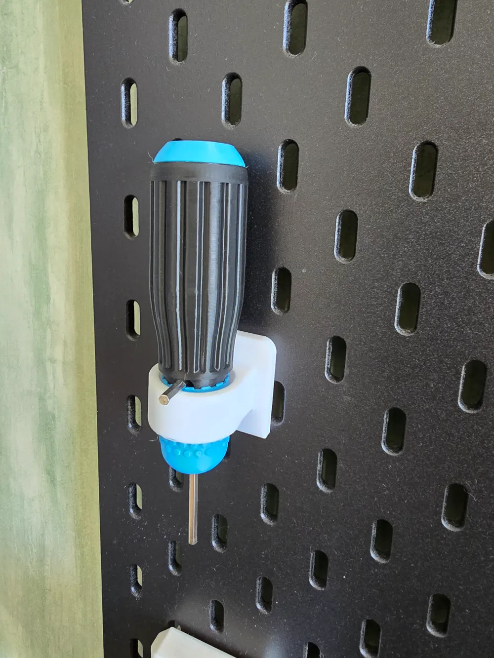 Skadis Holder by Iain Willis - MakerWorld