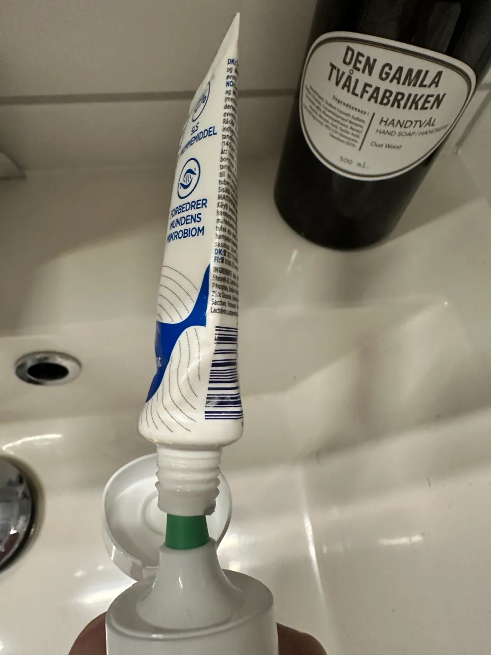 Toothpaste transfer tube. Universal friction fit - Free 3D Print Model ...