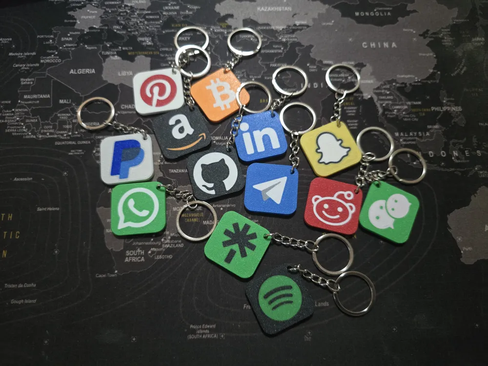 Social NFC keychain by DotCom Artwork MakerWorld: Download Free 3D Models