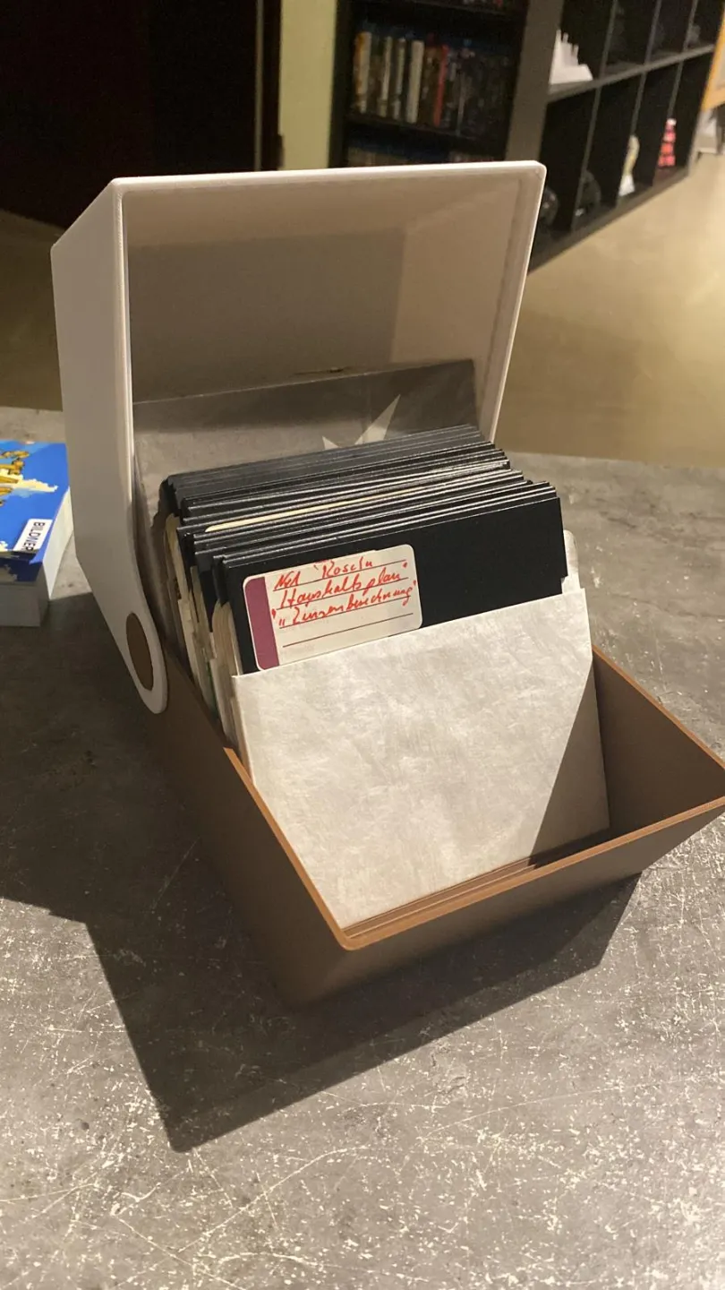 5 1/4 inch floppy disk box Remixed by Daniel Pfeiffer - MakerWorld