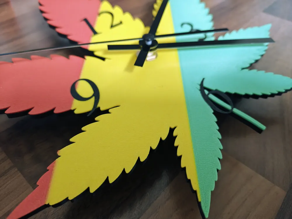 Weed Leaf Clock, Multi-colour 240x240mm - Free 3D Print Model - MakerWorld