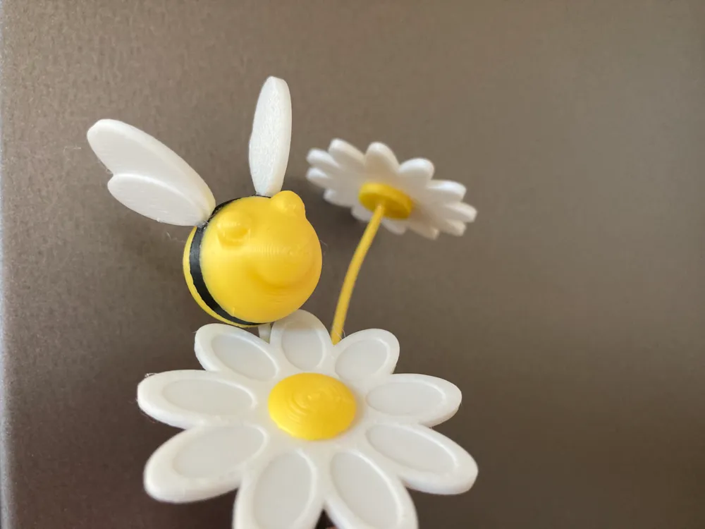 Bumblebee and flowers fridge magnet by knutsel_corner - MakerWorld