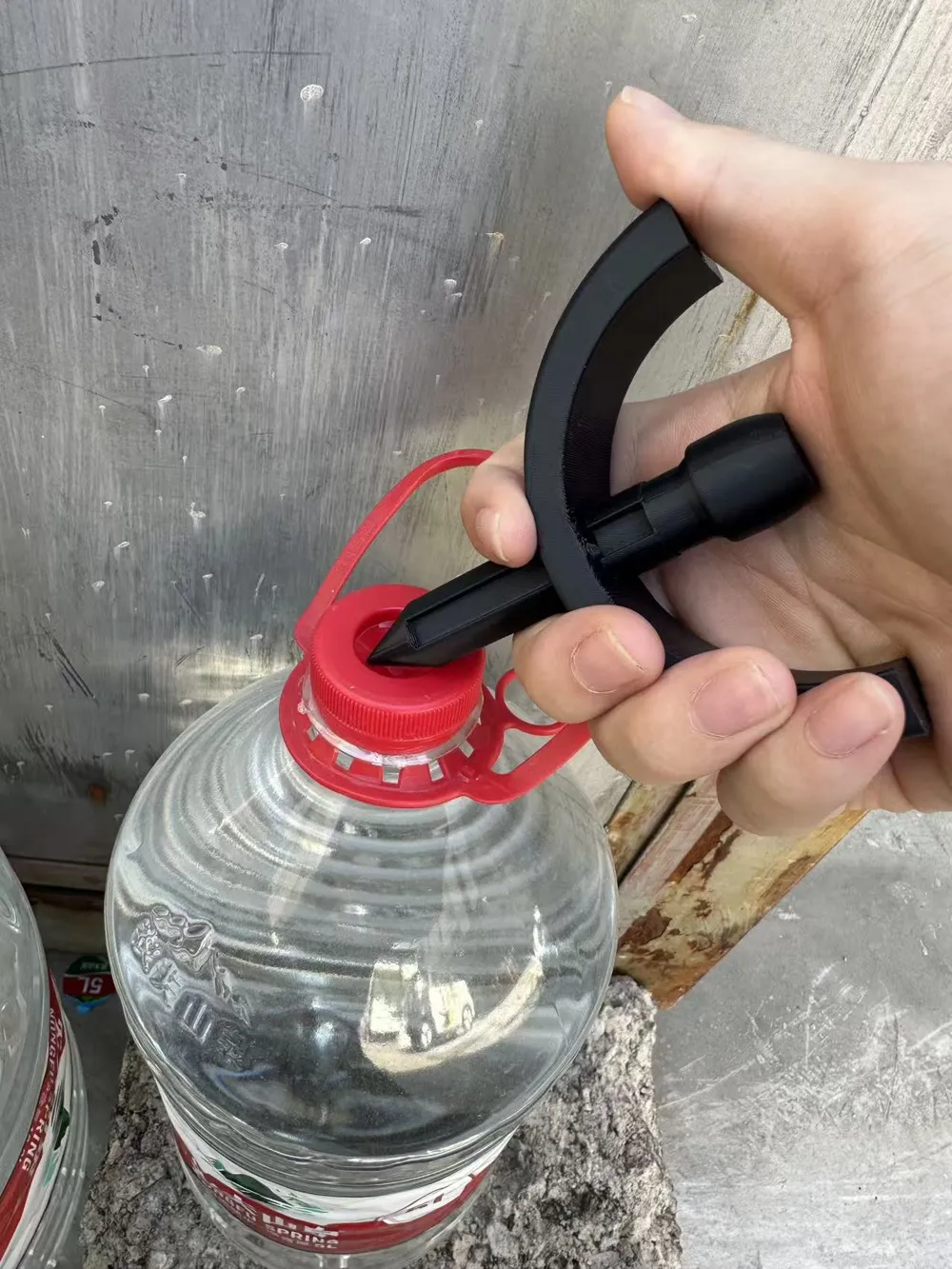 Stylish Curved Bottled Water Opener - Free 3D Print Model - MakerWorld