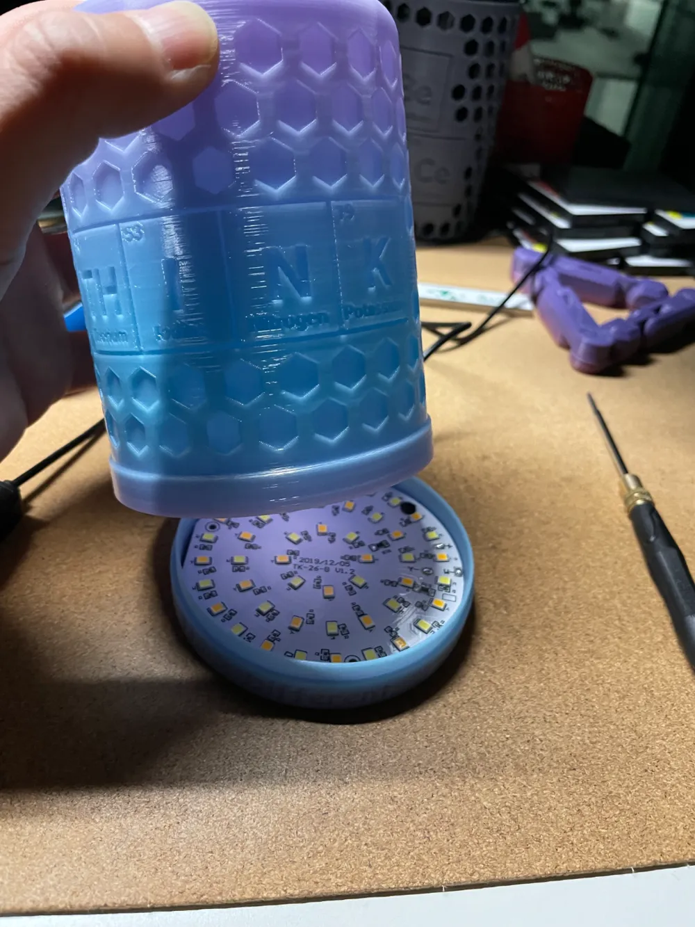 “Think” Pencil Vase Lamp (LED Kit 001 Compatible) by neal.mi - MakerWorld