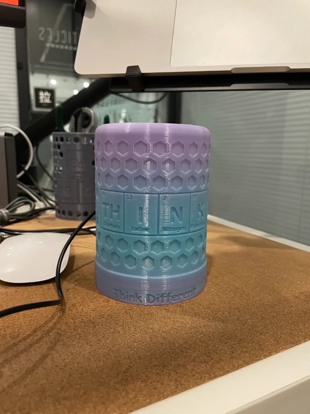“Think” Pencil Vase Lamp (LED Kit 001 Compatible) by neal.mi - MakerWorld