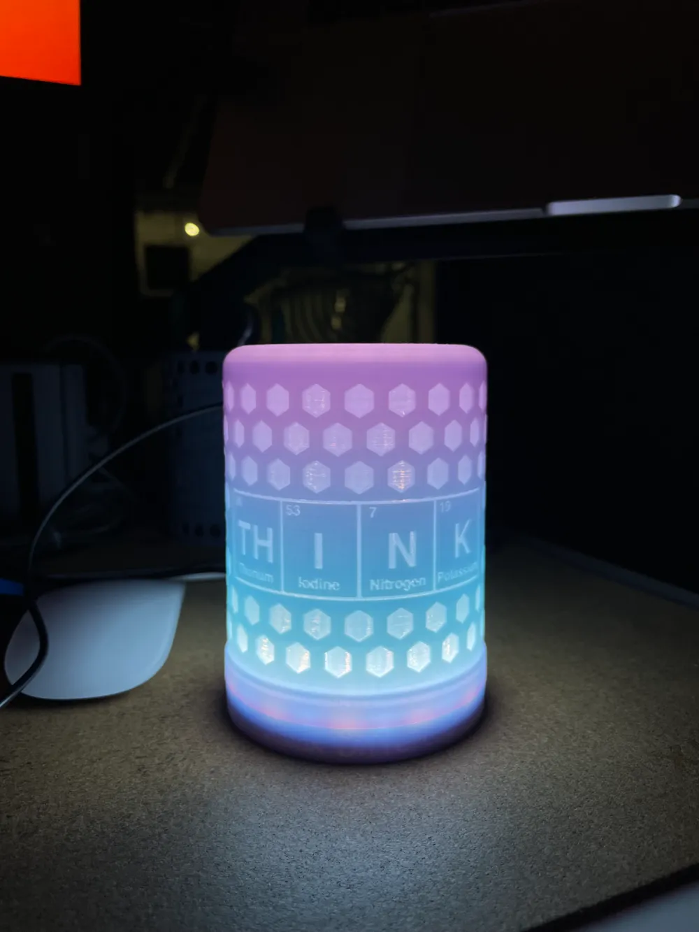 “Think” Pencil Vase Lamp (LED Kit 001 Compatible) by neal.mi - MakerWorld