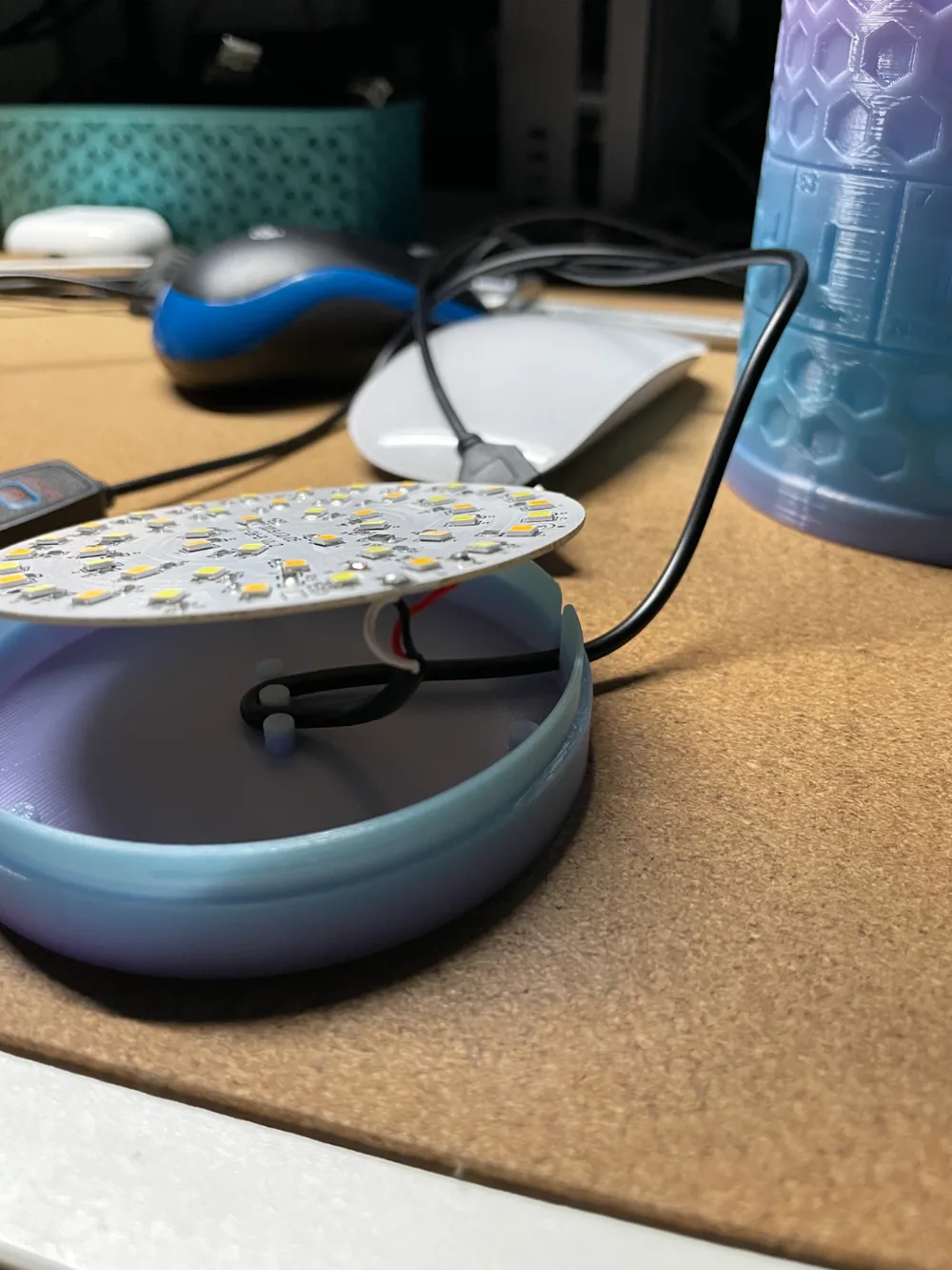 “Think” Pencil Vase Lamp (LED Kit 001 Compatible) by neal.mi - MakerWorld