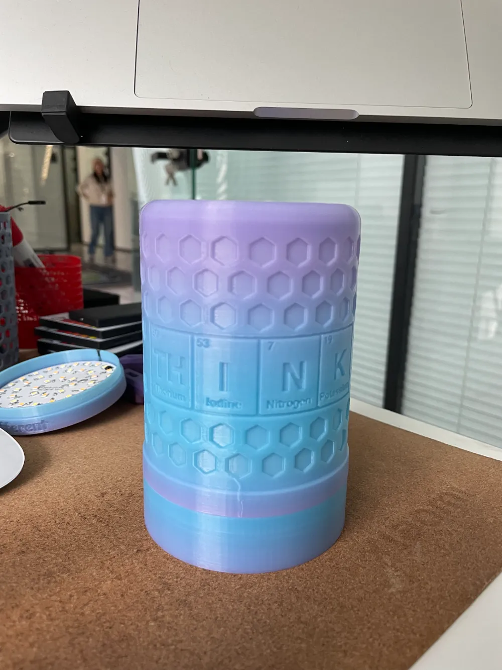 “Think” Pencil Vase Lamp (LED Kit 001 Compatible) by neal.mi - MakerWorld