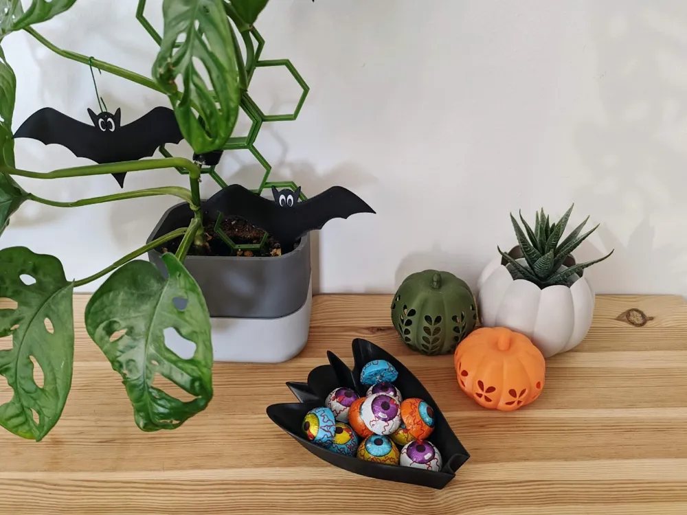 Bat-shaped bowl by shelby-eleanor - MakerWorld